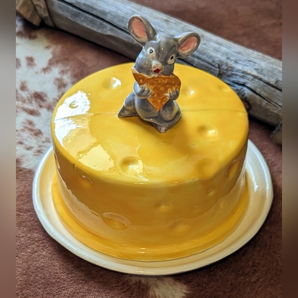 Kitchen | Vintage Yellow Cheese Cover Wsweet Gray Mouse On White Plate ...